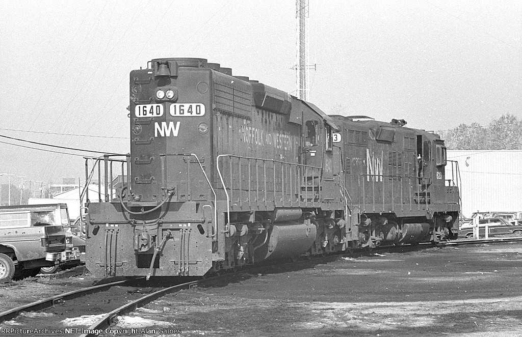 NW SD40-2 1640